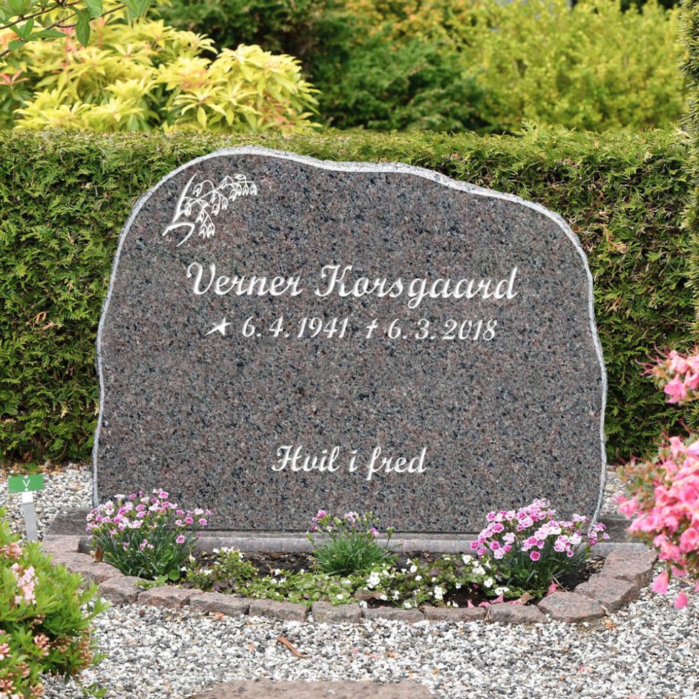 Gravsten og mindesten | Klassiske og bæredygtige mindesten